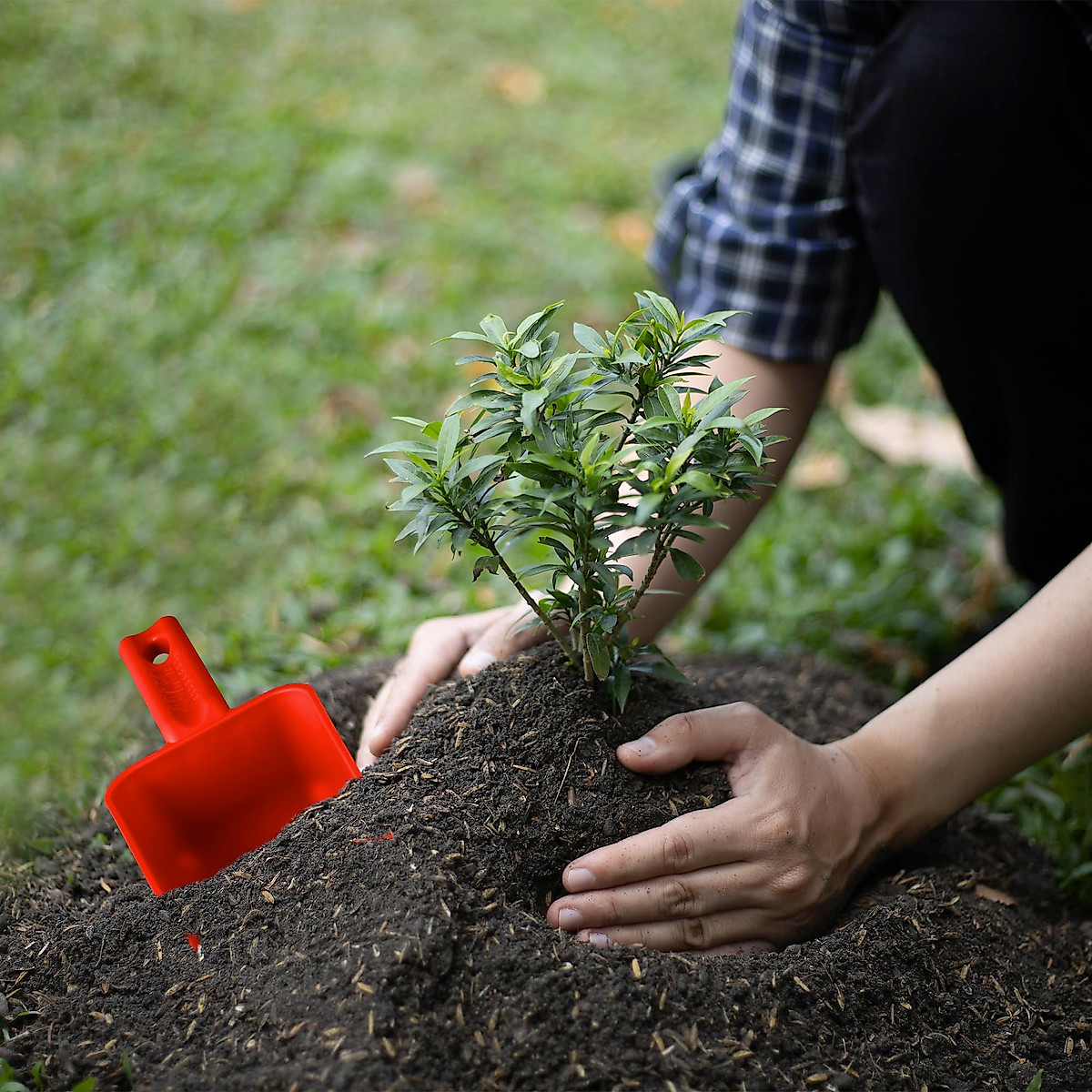 Vikan Remco 63004 Color-Coded Plastic Hand Scoop - BPA-Free Food-Safe Kitchen Utensils, Restaurant and Food Service Supplies, 16 oz, Red