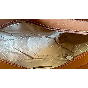 Jet Set Large Logo Shoulder Bag