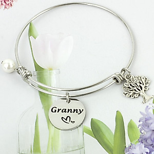 HUTIMY Gifts for Granny Bracelet Granny Mothers Day Gifts Granny Charm Jewelry Granny Bracelets