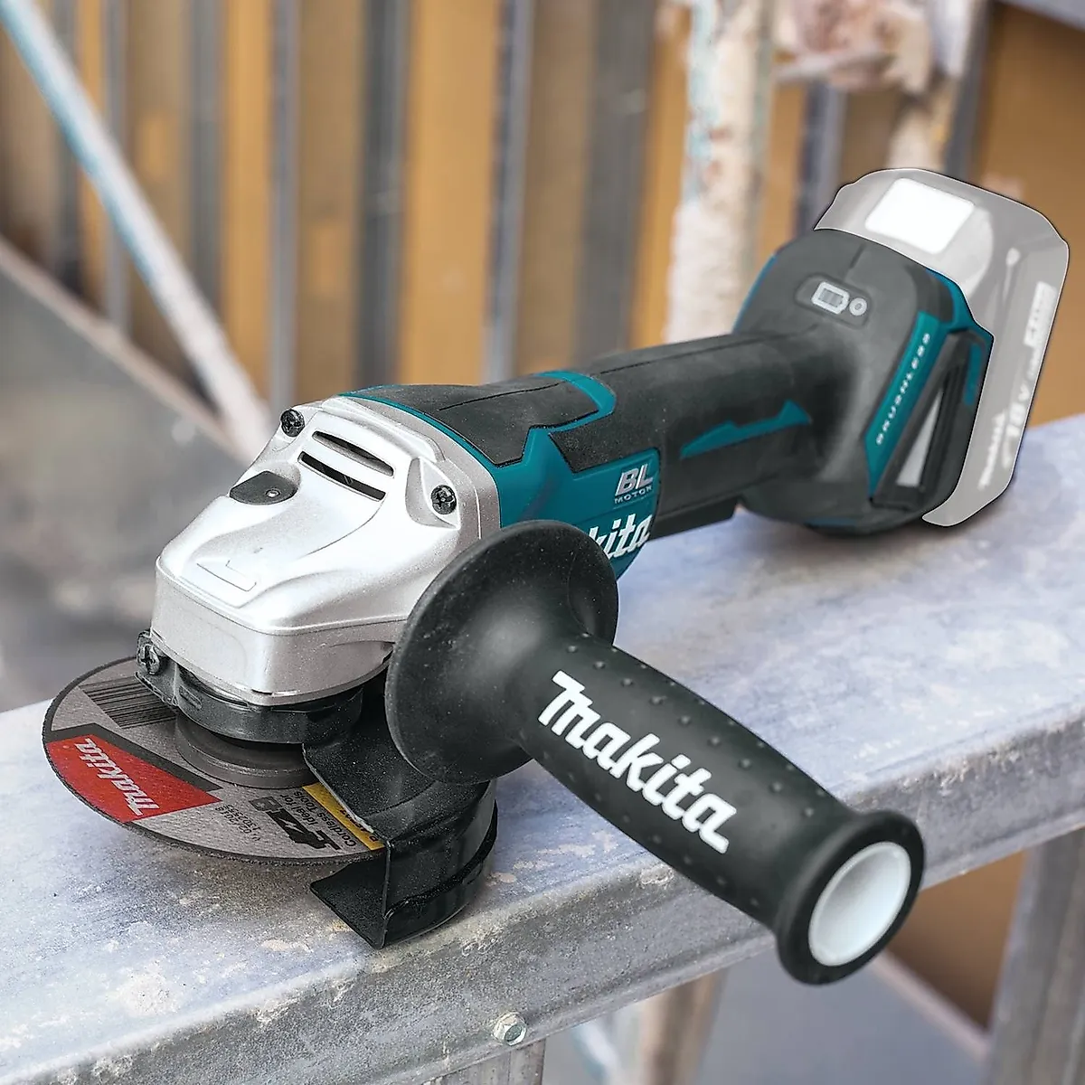 Makita XAG10Z 18V LXT® Lithium-Ion Brushless Cordless 4-1/2" Paddle Switch Cut-Off/Angle Grinder, with Electric Brake, Tool Only