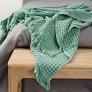 Amélie Home 100% Cotton Waffle Knit Throw Blanket, Soft Lightweight Blanket with Tassels, Decorative Breathable Textured Throw Blankets for Couch Bed Sofa, 50x60, Green