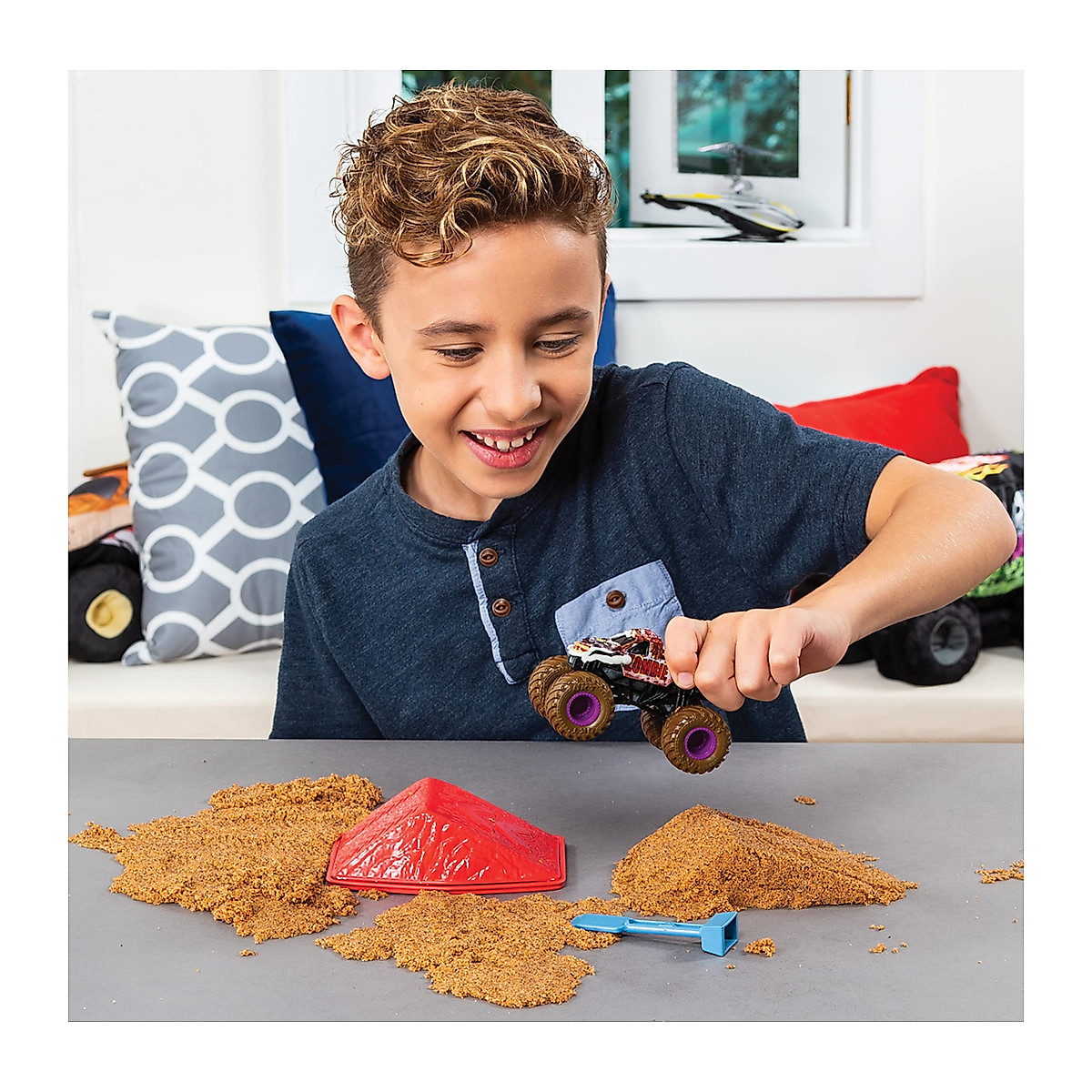 Monster Jam, Zombie Monster Dirt Starter Set, Featuring 8oz of Monster Dirt and Official 1:64 Scale Die-Cast Truck