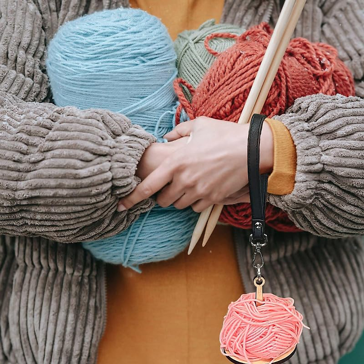 Portable Wrist Yarn Holder Wrist Pendant Yarn Ball Holder Mini Minder Prevents Yarn Tangling and Misalignment Ultimate Companion for Every Knitting and Crochet Enthusiast (Red)