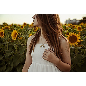 Suavell You Are My Sunshine - Sunflower Necklace Locket for Women. 18K Gold Plated Pendant with Engraved Hidden Message – Gifts for Women, Mom, Mother, Daughter, Sister.