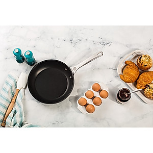 Le Creuset Toughened Nonstick PRO Fry Pan, 9.5"