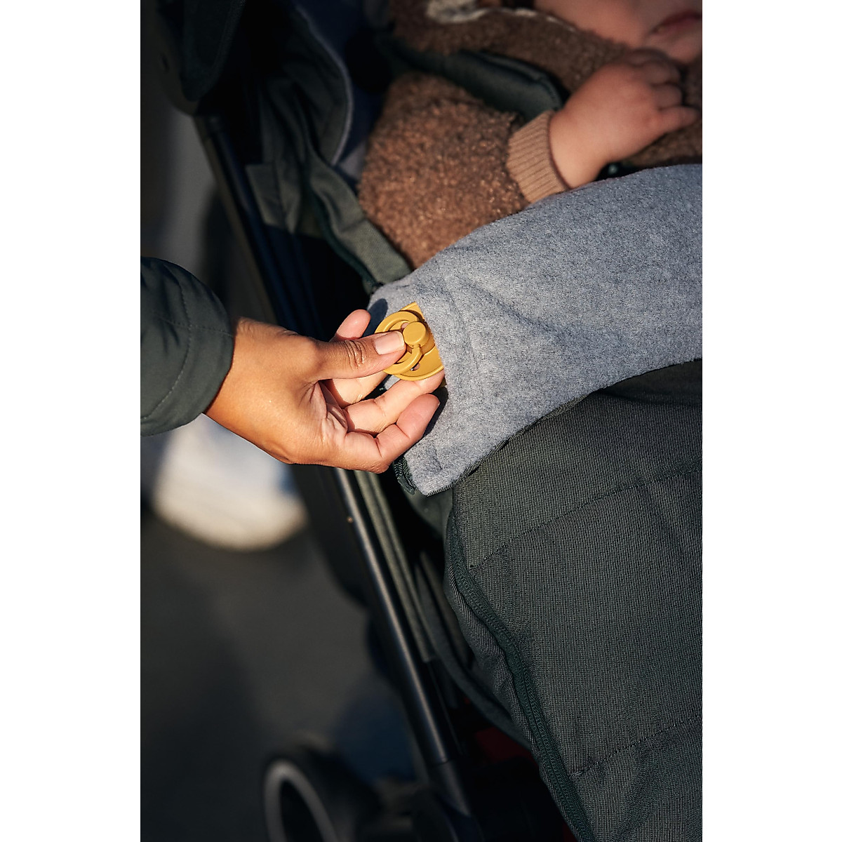 Joolz AER/AER+ Footmuff - Universal Bunting Bag for Baby Strollers, Pushchairs & Prams - Warm Winter Accessory for Infants & Toddlers - Perfect Fit for Travel Strollers - Refined Black