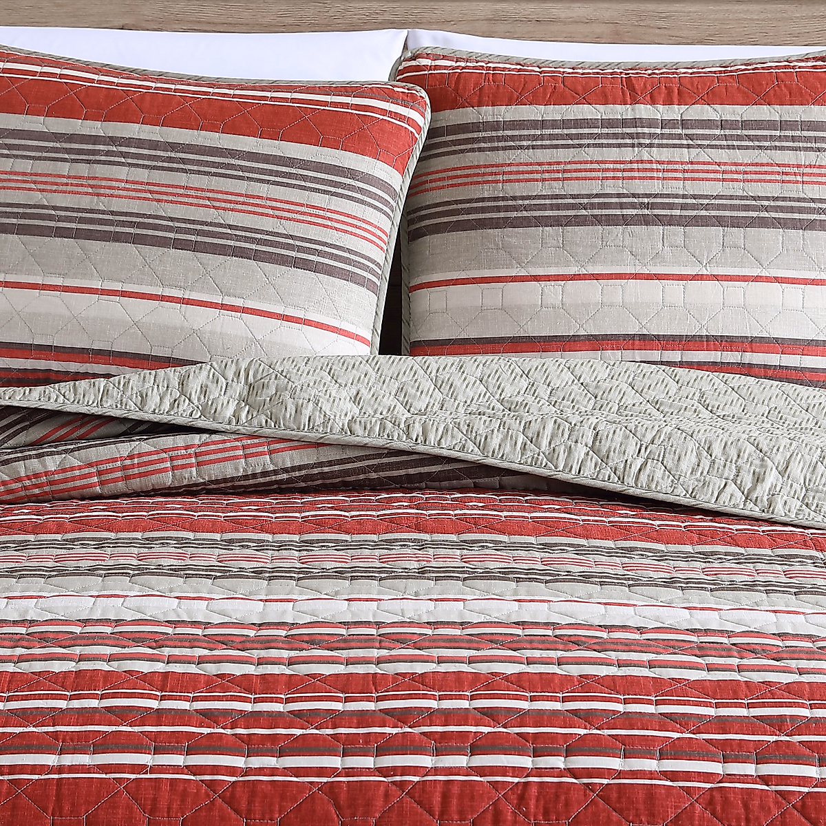 Eddie Bauer - King Quilt Set, Reversible Cotton Bedding with Matching Shams, Home Decor for All Seasons (Yakima Red, King)