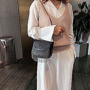 Women's Small Studs Crossbody Handbag Fashion Shell Shape Shoulder Messenger Bag (Black-2)