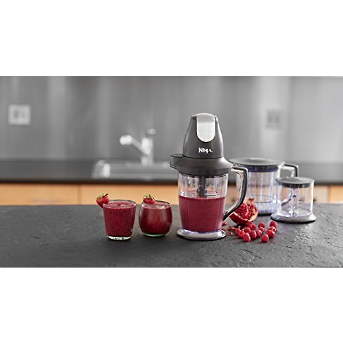 Ninja QB1004 Blender/Food Processor with 450-Watt Base, 48oz Pitcher, 16oz Chopper Bowl, and 40oz Processor Bowl for Shakes, Smoothies, and Meal Prep,Black