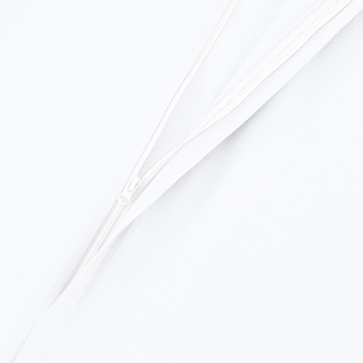 Amazon Basics Lightweight 2 Piece Microfiber Duvet Cover Set with Zipper Closure, Twin/Twin XL, Bright White, Solid