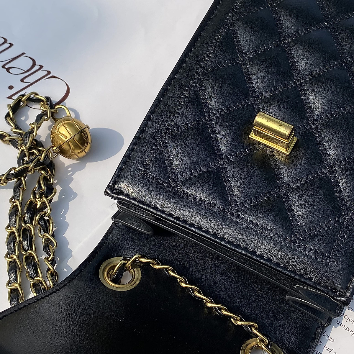 Seagloca 7.9“ Women PU Leather Quilted Crossbody Bag Shoulder Bag Phone Wallet Purse Chain Bag Clutch (White)