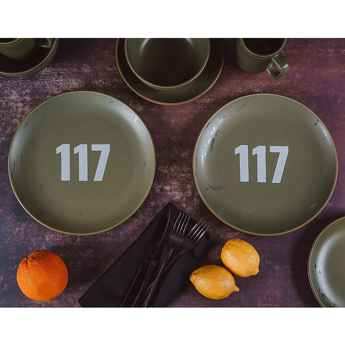HALO Master Chief 117 Stoneware 8-Piece Dinnerware Set | Plates, Bowls, Mugs