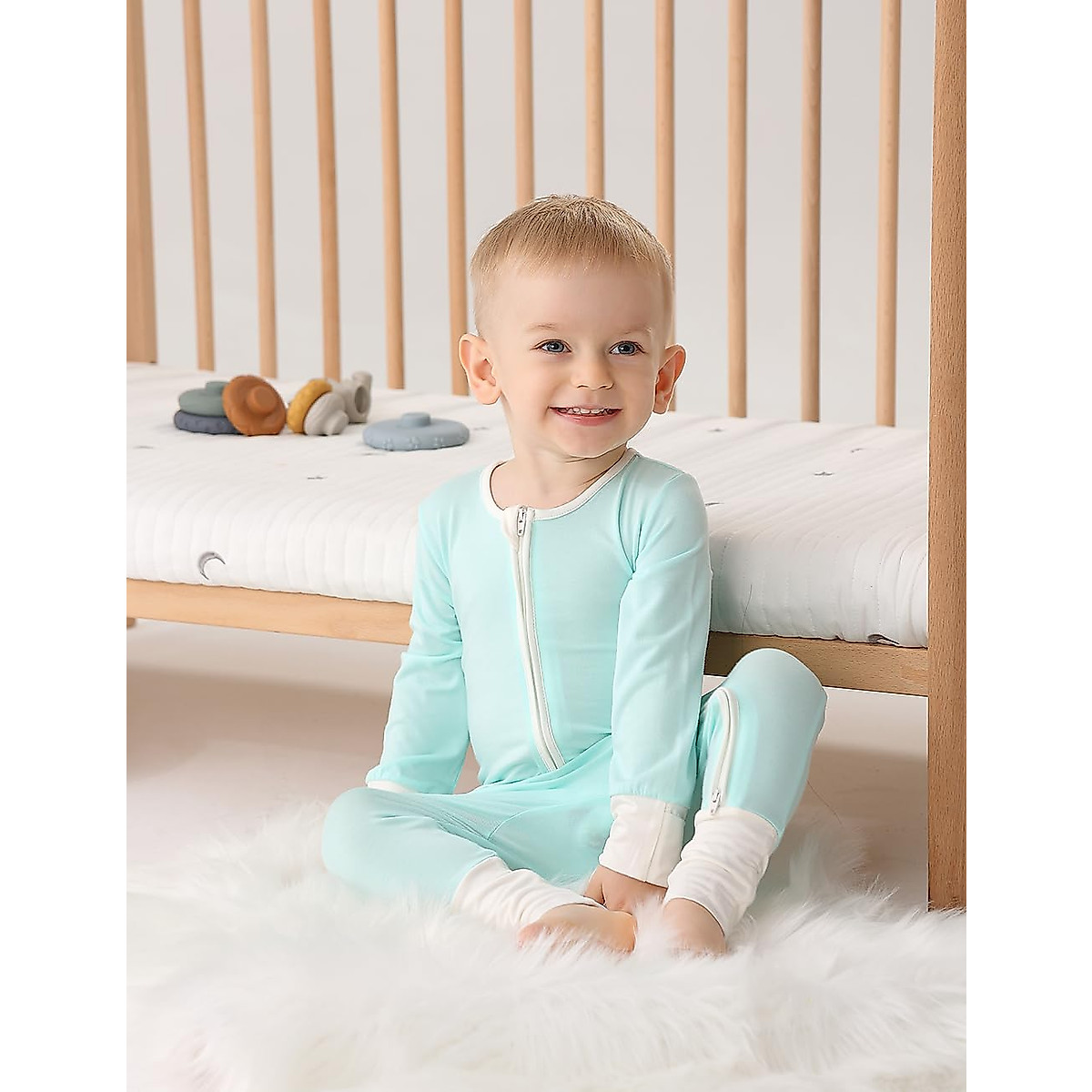 JunNeng Rayon from Bamboo Baby Romper Sleeper with Mitten Cuffs Feet,Newborn Boy Girl Zipper Snug Fit Sleep 'N Play (Green+Blue, 6-12 Months)
