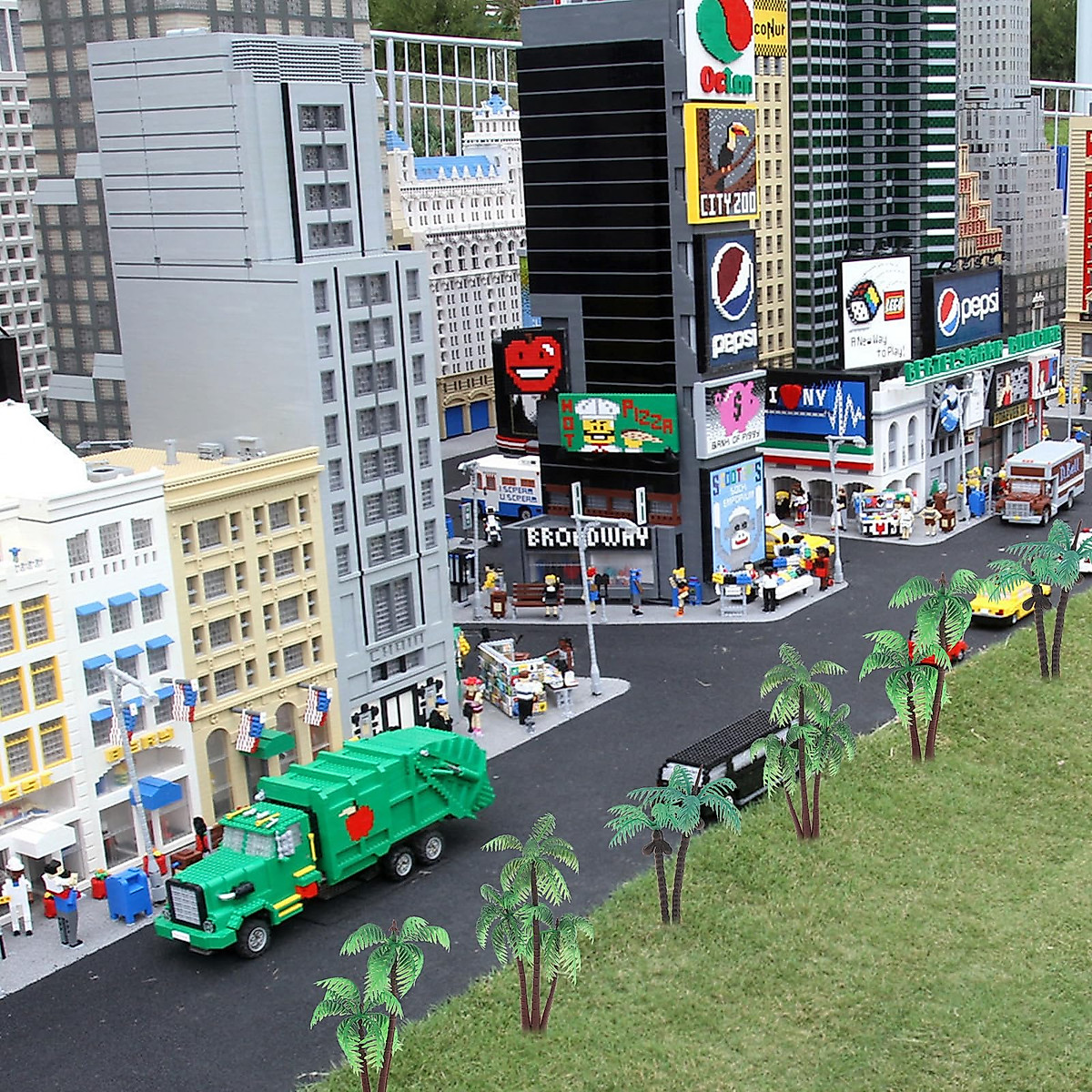 Quancru 10Pcs Miniature Coconut Palm Tree Model Artificial Greenery Plant Decoration DIY Train Railway Building Diorama Sandbox Cake Topper Landscape