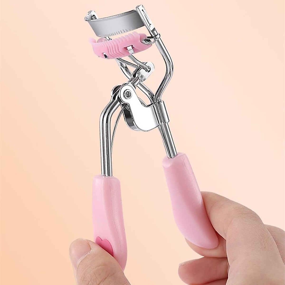 MERVK Stainless Steel Eyelash Curler with Built-in Comb Pinch Pain-Free Suitable for Any Eye Shapes and Sizes, with 5 Silicone Refill Pads (Light Pink)