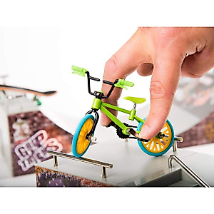 Grip and Tricks - Green Finger BMX Freestyle with 2 Extra Toy Bike Wheels and 1 Finger Bikes Tool - Pack 1 Finger Toy for Kids 6+ Years Old