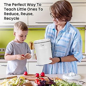 Chef's Star Countertop Compost Bin for Kitchen, Indoor Compost Bin for Kitchen Counter, Small Composter for Kitchen Counter, with Charcoal Filter, Airtight Lid, 0.8 Gallon Compost Pail, White