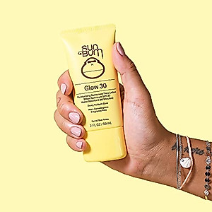 Sun Bum Original SPF 30 Glow Sunscreen Lotion | Vegan and Hawaii 104 Act Compliant (Octinoxate & Oxybenzone Free) Broad Spectrum Moisturizing UVA/UVB Sunscreen Lotion with Vitamin E | 2 oz