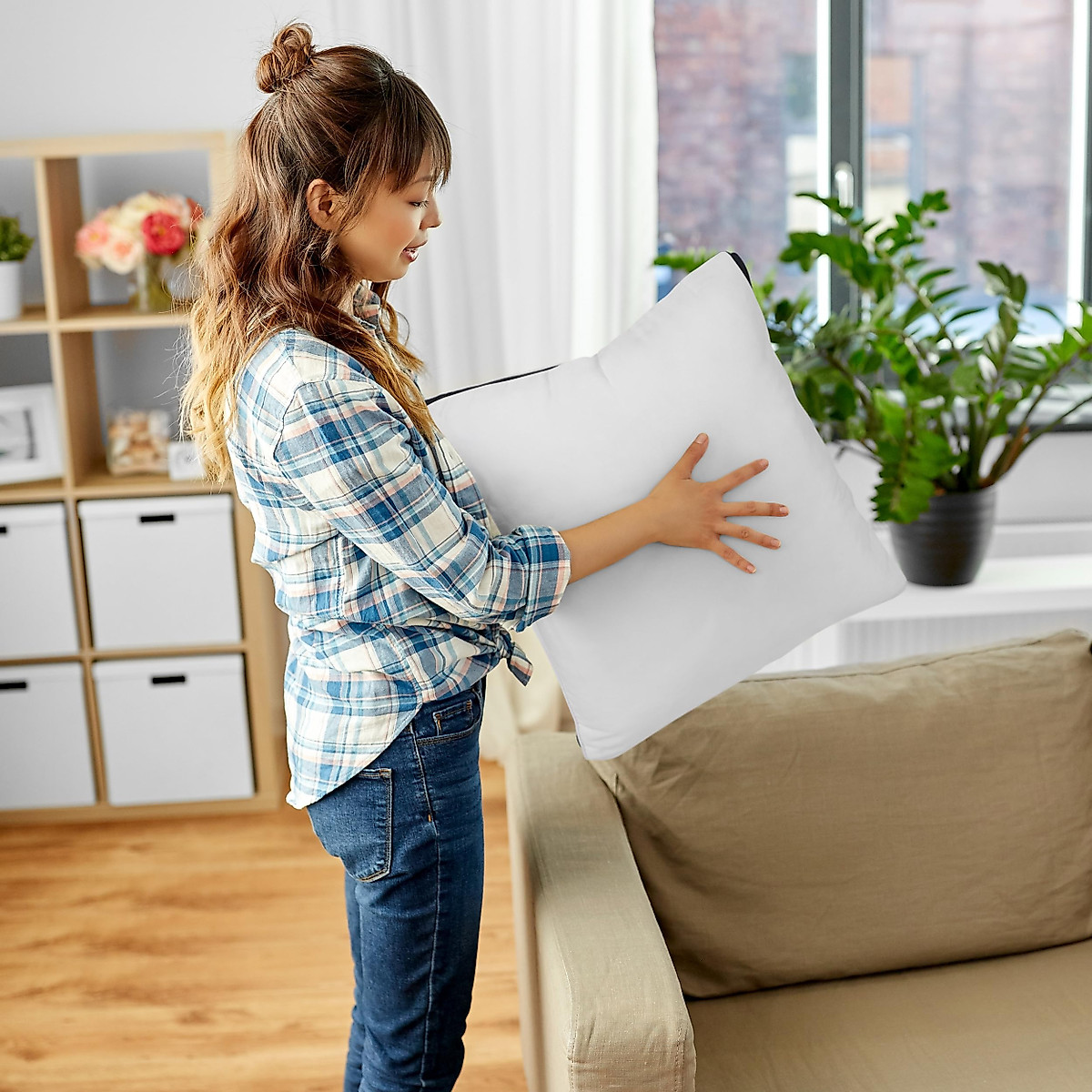 Utopia Bedding Throw Pillow Insert 20 x 20 Inches (White), Set of 2 Gusseted Decorative Bed and Couch Pillows, Cushion Sham Stuffer for Sofa