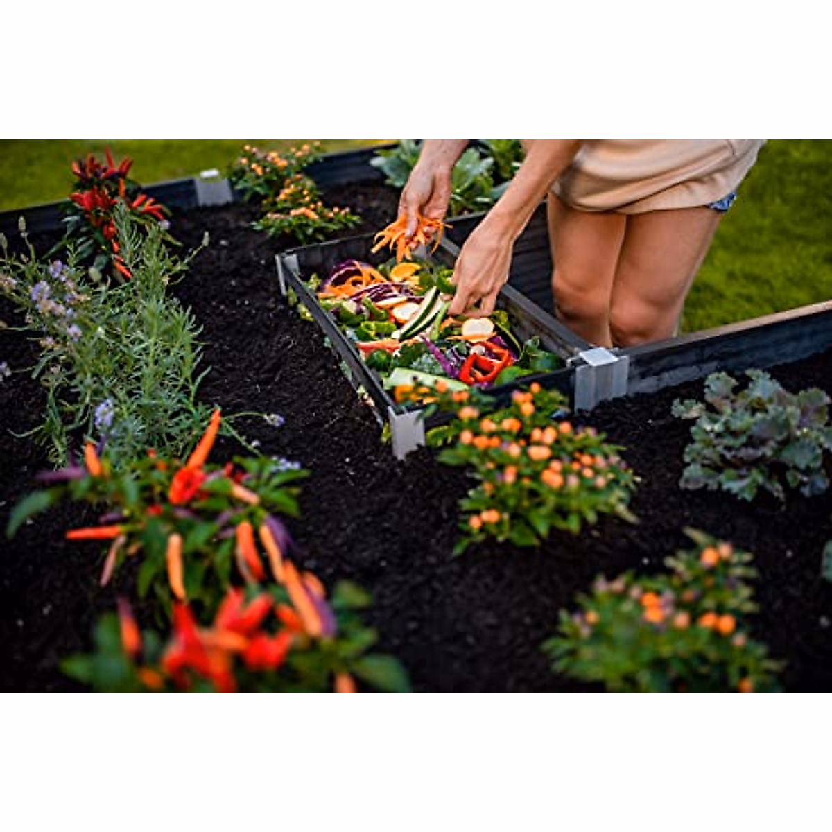 Vita Urbana 6 Foot x 6 Foot Embossed Vinyl Keyhole Garden with Composting Basket, Slate Grey, Gray, Woodgrain, PVC, BPA and Pthalate Free, VT17607