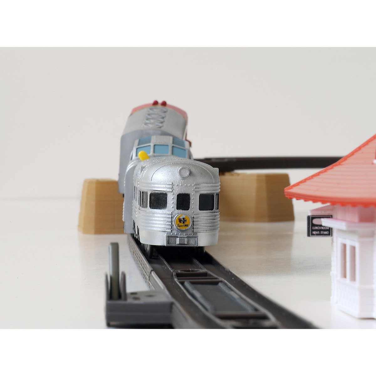 LEC USA 1950 Santa Fe Super Chief F7 EMD Battery Operated Train Set