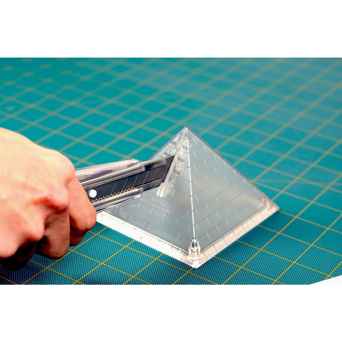 NT Cutter Pyramid Shaped Blade Disposal Case with Blade Snapper, 1 Case (ICD-400P)