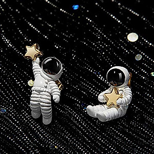 Creative Cartoon Astronaut Stud Earrings for Women Asymmetric Spaceman Star Earing Hypoallergenic Jewelry (Stud)