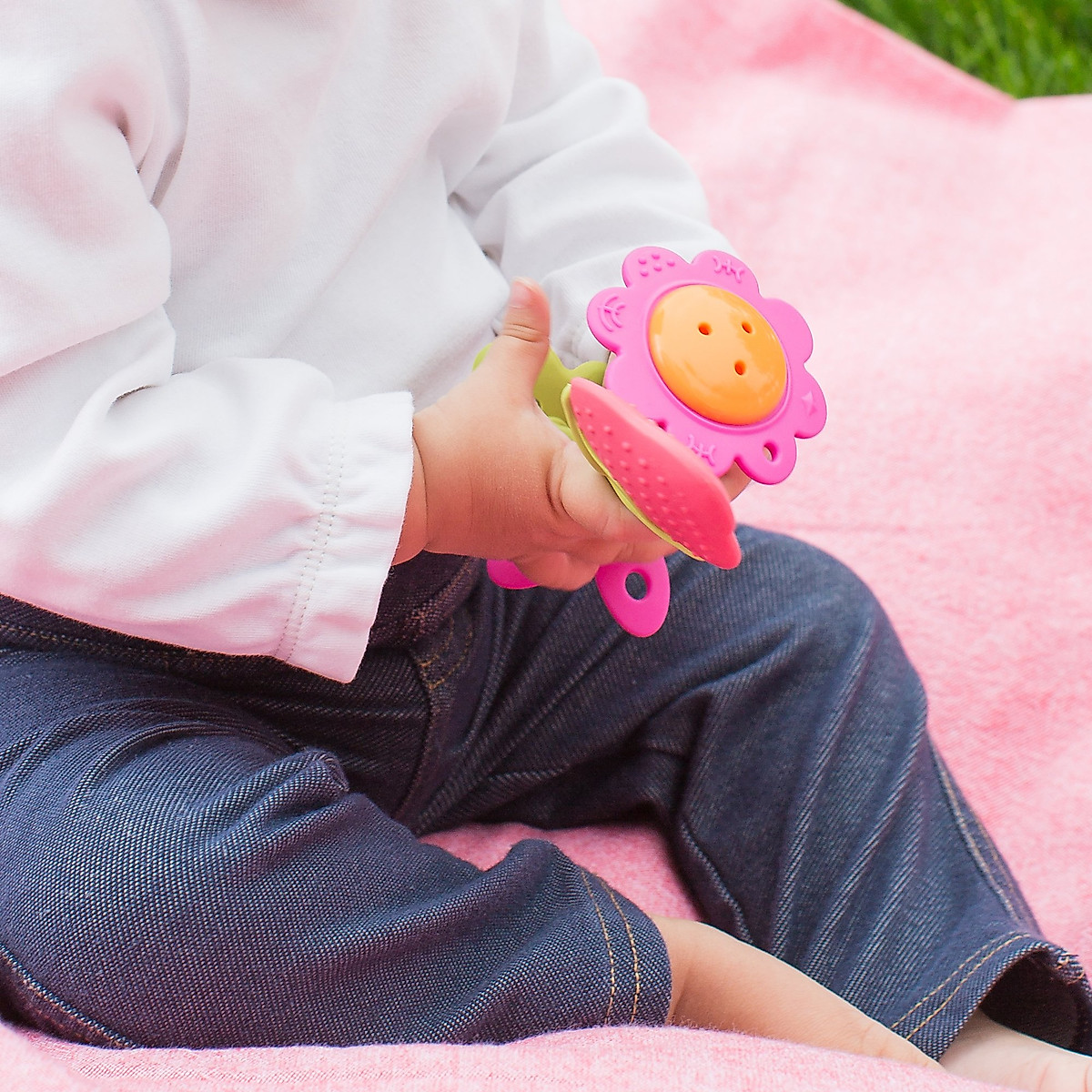 Innobaby Original Teethin' Smart EZ Grip Flower Teether Rattle and Sensory Toy for Babies and Toddlers (2 Pack Green/Pink). BPA Free Teether