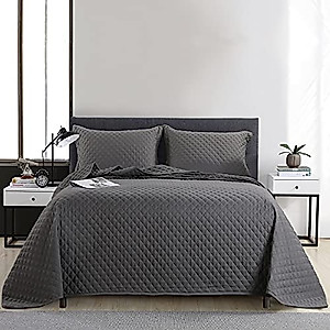 HOMBYS 3 Piece Oversized King Quilt Set Bedspread 128x120 Reversible Lightweight Coverlet Summer Comforter Set (Super King Plus (128x120), Grey)