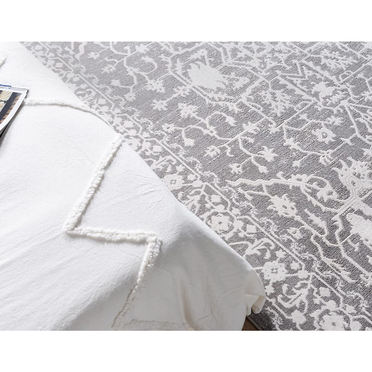 Unique Loom Traditional Classic Intricate Design with Distressed Vintage Detail, Area Rug, 5 ft x 8 ft, Gray/Ivory