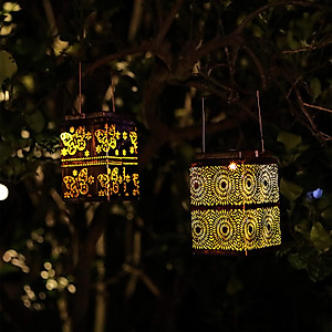 Outdoor Solar Lanterns Waterproof Hanging Solar Lights 2 Pack Outdoor Retro Metal Lamp with Handle for Terrace Backyard Porch Dining Table Passage Party Place Garden Decoration