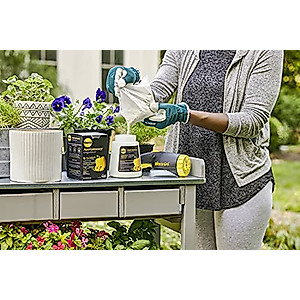 Miracle-Gro Performance Organics Garden Feeder, 12 oz. - Includes First Feeding of Miracle-Gro Performance Organics Plant Nutrition Inside - Feed Vegetables, Flowers and Herbs While Watering
