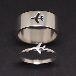 NOUMANDA Charm Airplane Model 2pcs Simulated Bands Couple Promise Rings Matching Set Her or His Ring with Flight,Aircraft,Pilot,Plane Love Gift (women8#+man10#)