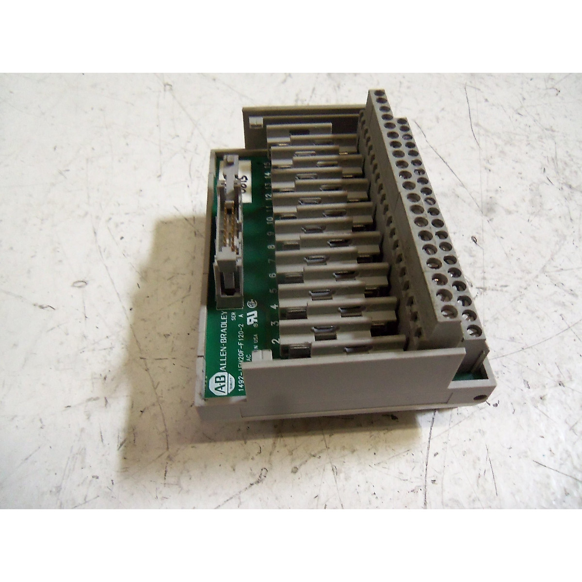 ALLEN BRADLEY 1492-IFM20F-F120-2 Extra TERMINALS for OUTPUTS, 120VAC/DC Blown Fuse Indicators, Digital Interface Module, 20-Point FUSIBLE Digital IFM, 5 X 20MM Fuse Clips