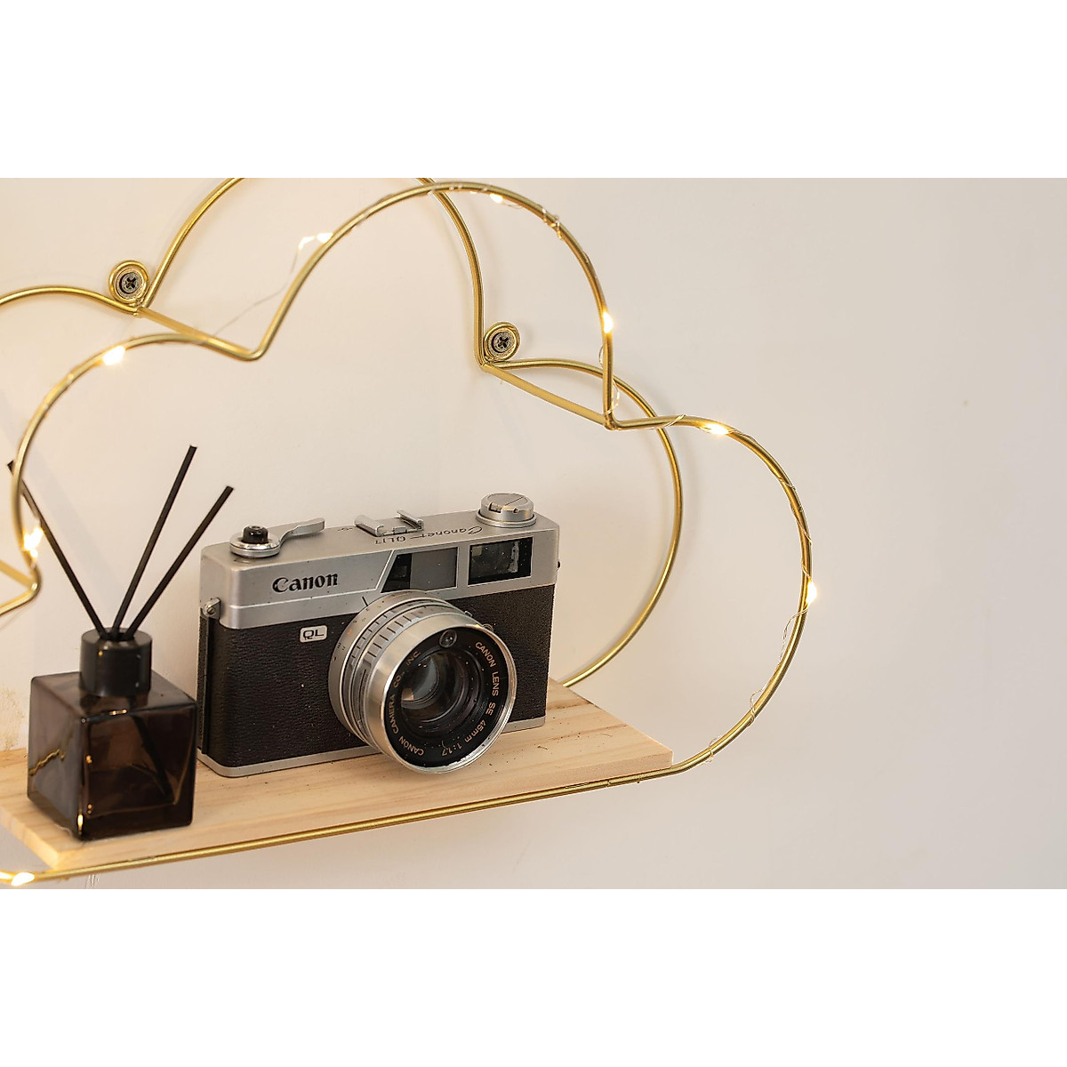 Niemro - Golden Cloud Shape Floating Shelves with LED Lights Wall Decor,Gold Metal Wire and Wood Base Wall Mounted Shelf Decorations for Home Bedroom Living Room - Set of 3