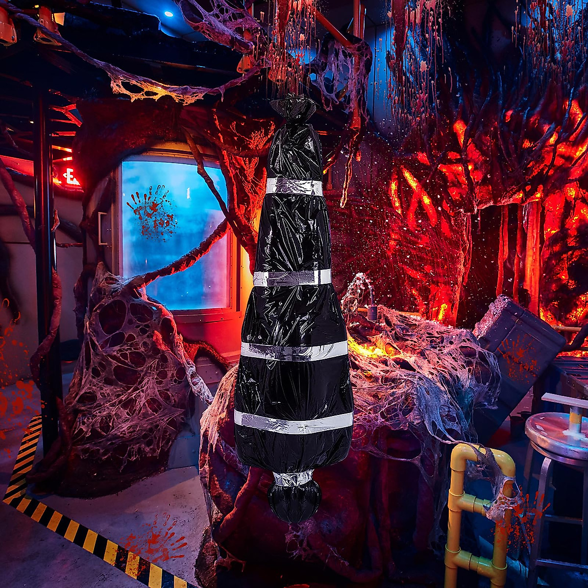 Niaoyun Halloween Decorations Dead Victim Props, Hanging Corpse Dead Victim Props Halloween Decorations, Scary Fake Corpse in Bag Hallowmas Outdoor Prop Creepy Haunted House Decor