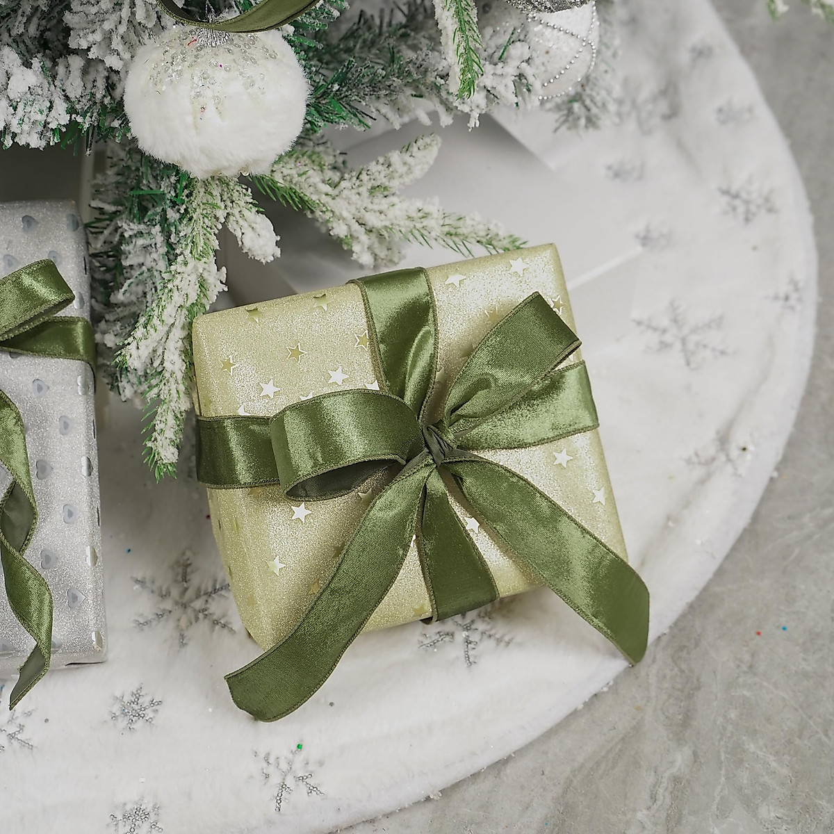 MEEDEE Moss Green Velvet Ribbon 1.5 Inch Green Velvet Wired Ribbon 25 Yards Crushed Velvet Ribbon Spool Velvet Christmas Ribbon Moss Green Ribbon for Christmas Tree, Wreaths Supplies, Christmas Bows