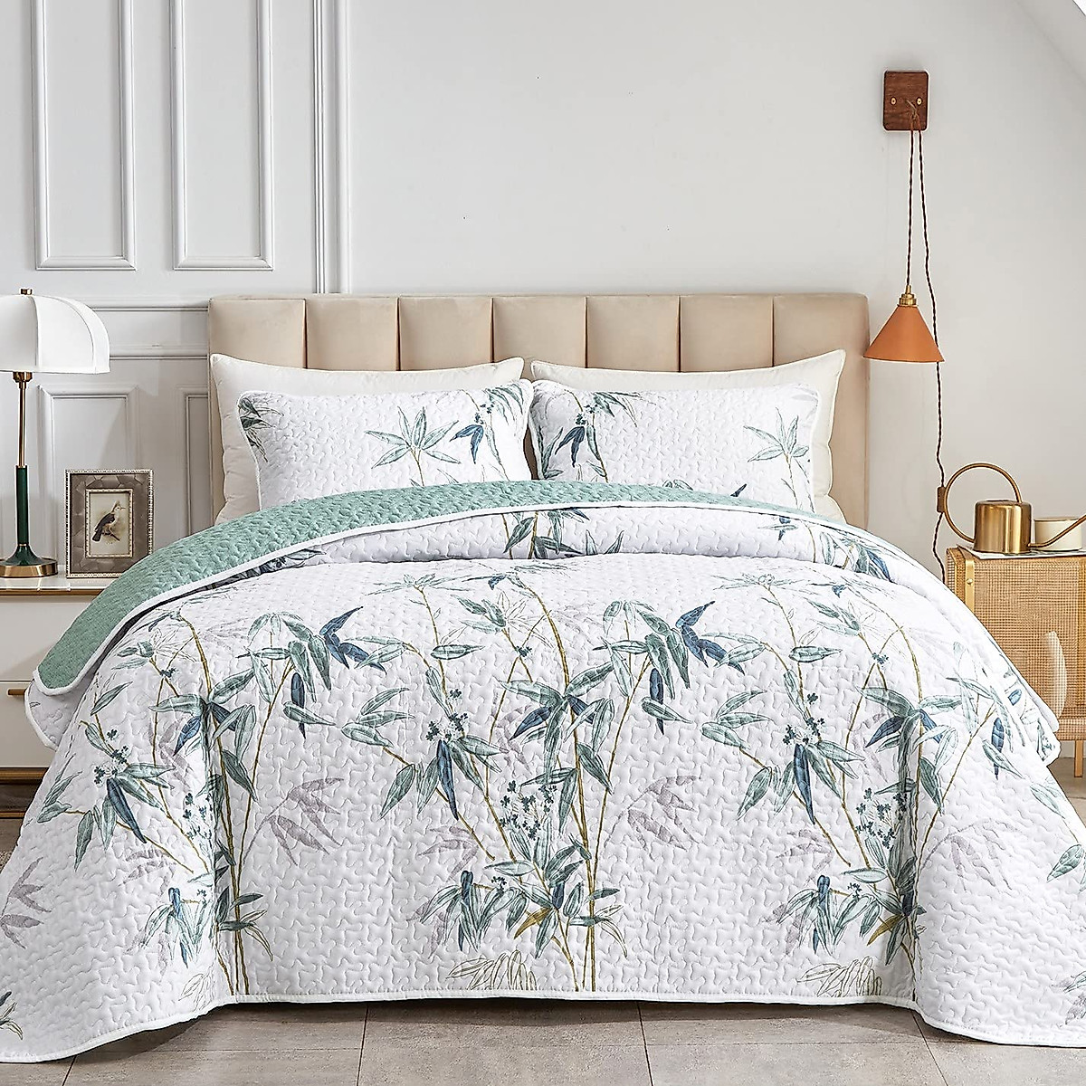 Botanical Quilt Set 3 Pieces Full/Queen Size, Green Leaves Printed on White Reversible Bedspread Coverlet Set, Soft Microfiber Lightweight Bed Cover for All Season (90" x 90", 1 Quilt+ 2 Pillow Shams)