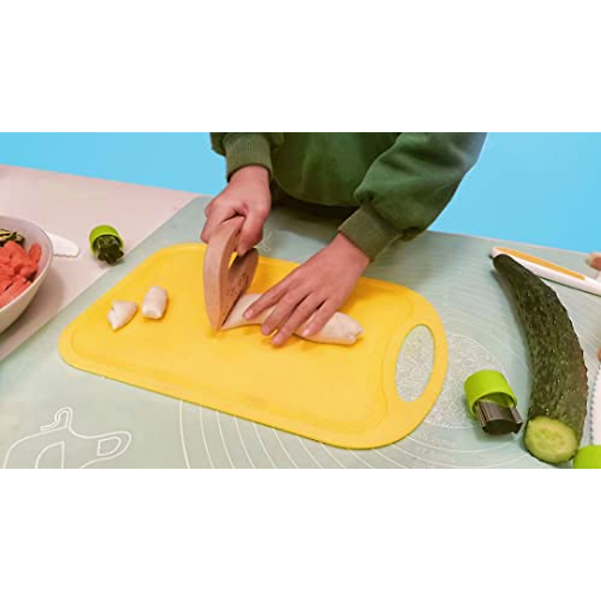 KETWOD Kids Knifes for Real Cooking, 11Piece Toddler Knife Set Includes Wooden Kid Safe Knife, Serrated Plastic Kids Knife Set,Crinkle Cutter, Cutting Board, Y Paring Knife。