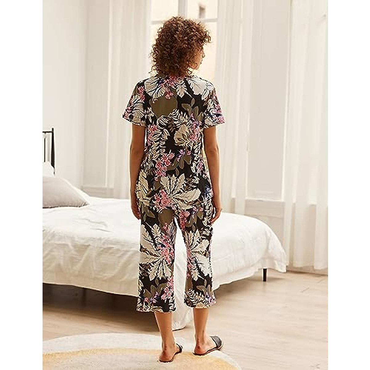 Ekouaer Comfy Lounge Sets for Women Short Sleeve V-Neck Tops with Capri Pants Floral Printed Pajama Set with Pockets