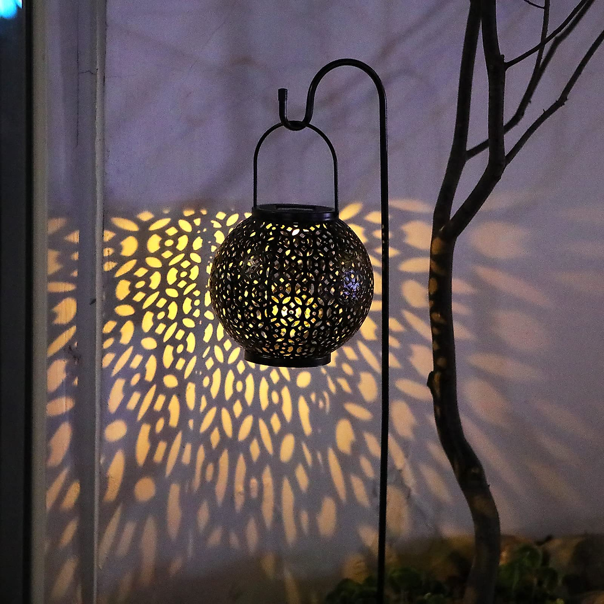 FLJZCZM Hanging Solar Lantern Outdoor Solar Powered Garden Lights Waterproof with Metal Retro Design for Patio Yard Garden Tabletop Dwcoration,1 Pack(Black)