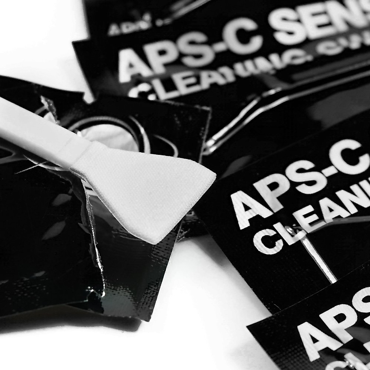 UES APSC-30 APS-C Swab Value Package - Compatible with Sony, Nikon, Canon DSLR Reflex & Mirrorless Digital Cameras CCD & CMOS APS C Type Sensor Clean (30 X 16mm Swabs)