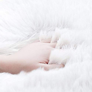 HEBE Faux Fur Rug Sheepskin Rug Runner 2'x4' Soft Sheepskin Fur Chair Couch Cover Milk White Sheepskin Area Throw Rug Runner for Bedroom Kids Nursery Living Room
