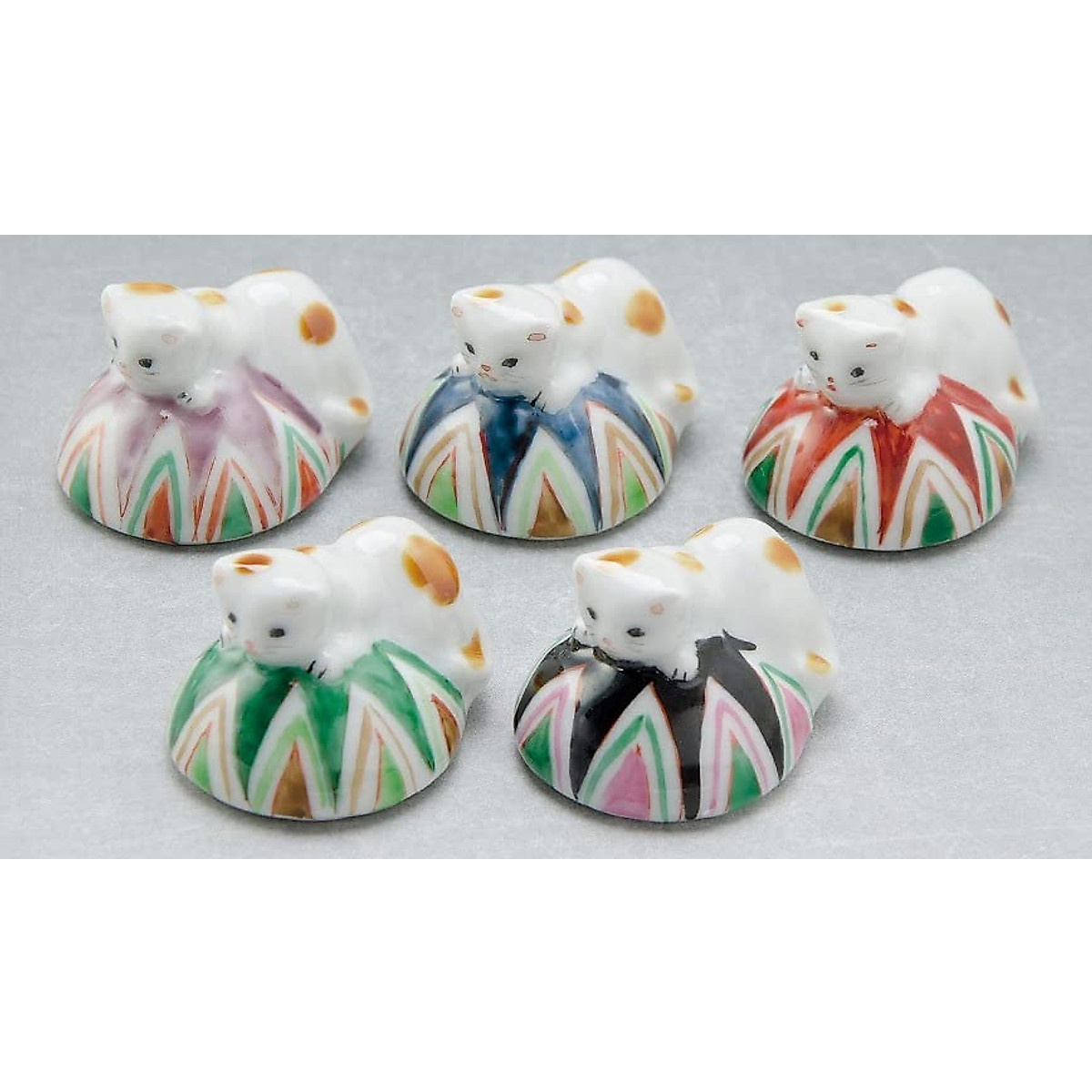 Kyo-yaki. Set of 5 Japanese chopstick spoon rest five cats. Paper box. Porcelain.