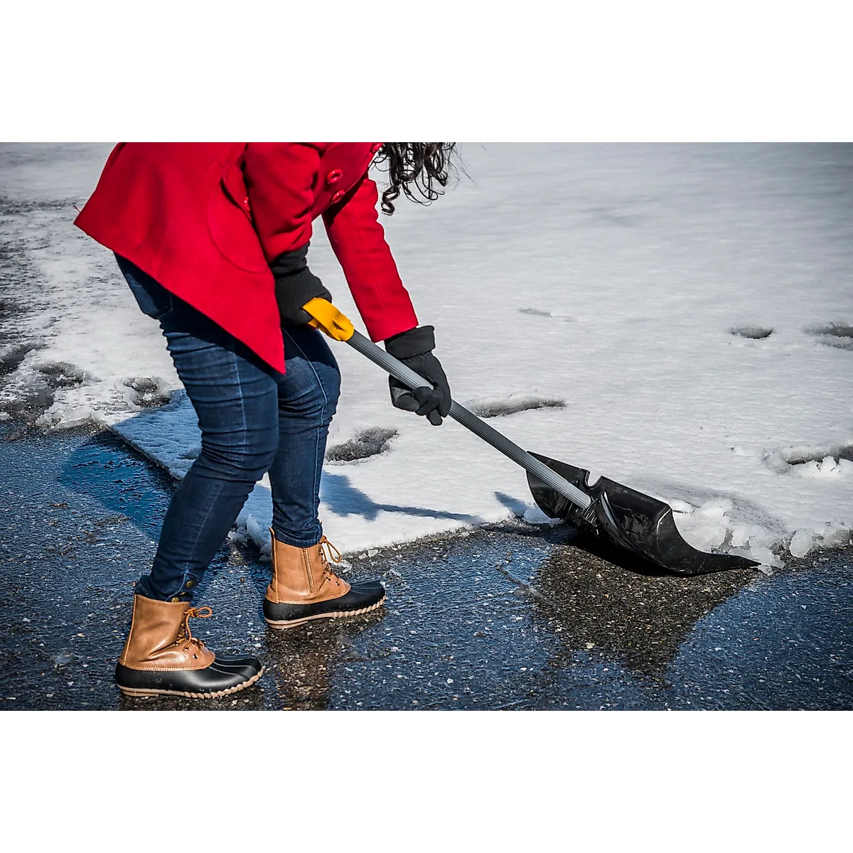 True Temper 1627200 Poly Snow Shovel/Pusher with Steel Handle and D-Grip