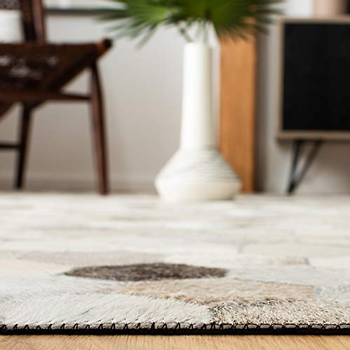 SAFAVIEH Studio Leather Collection 8' x 10' Ivory/Grey STL217A Handmade Mid-Century Modern Leather Area Rug