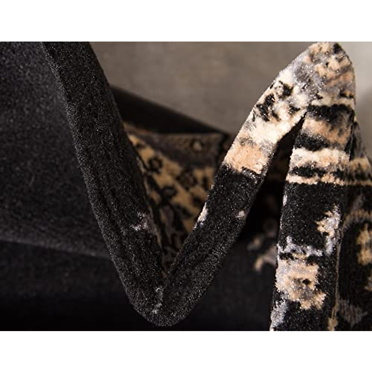 Rugs.com Amaya Collection Rug – 8 Ft Round Black Medium Rug Perfect for Kitchens, Dining Rooms