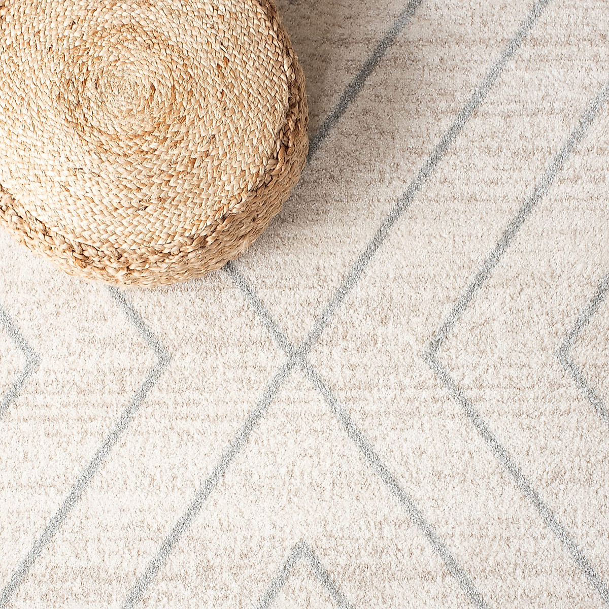 SAFAVIEH Adirondack Collection Runner Rug - 2'6" x 8', Ivory & Light Grey, Modern Geometric Design, Non-Shedding & Easy Care, Ideal for High Traffic Areas in Living Room, Bedroom (ADR251C)