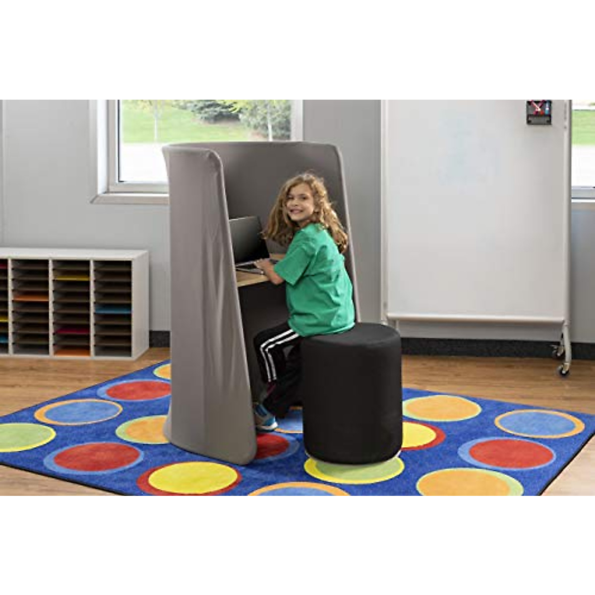 Safco Products Roam Touchdown Personal Workstation, Laminate Desktop, Lightweight yet Durable Steel Frame, Fabric Privacy Shroud, Dark Gray