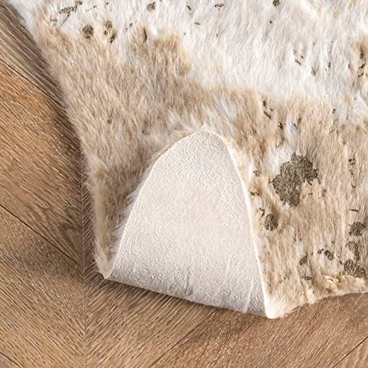 nuLOOM Iraida Contemporary Faux Cowhide Area Rug, 5' x 6' 7", Off-white